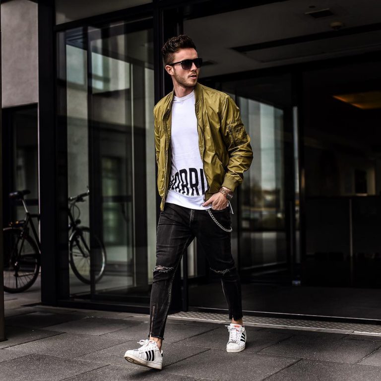 35 Stylish Ways to Wear a Bomber Jacket (with Images)